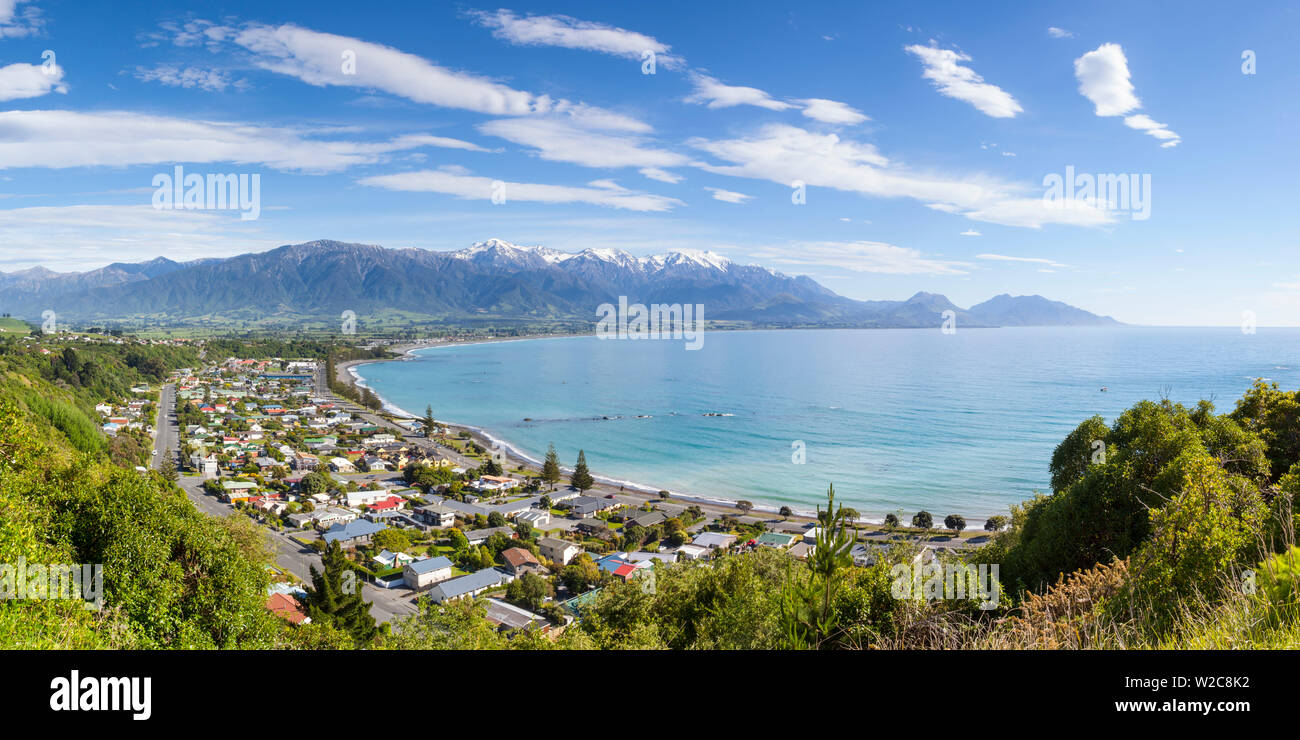 Elevated view over the picturesque coastal town of Kaikoura, Kaikoura ...