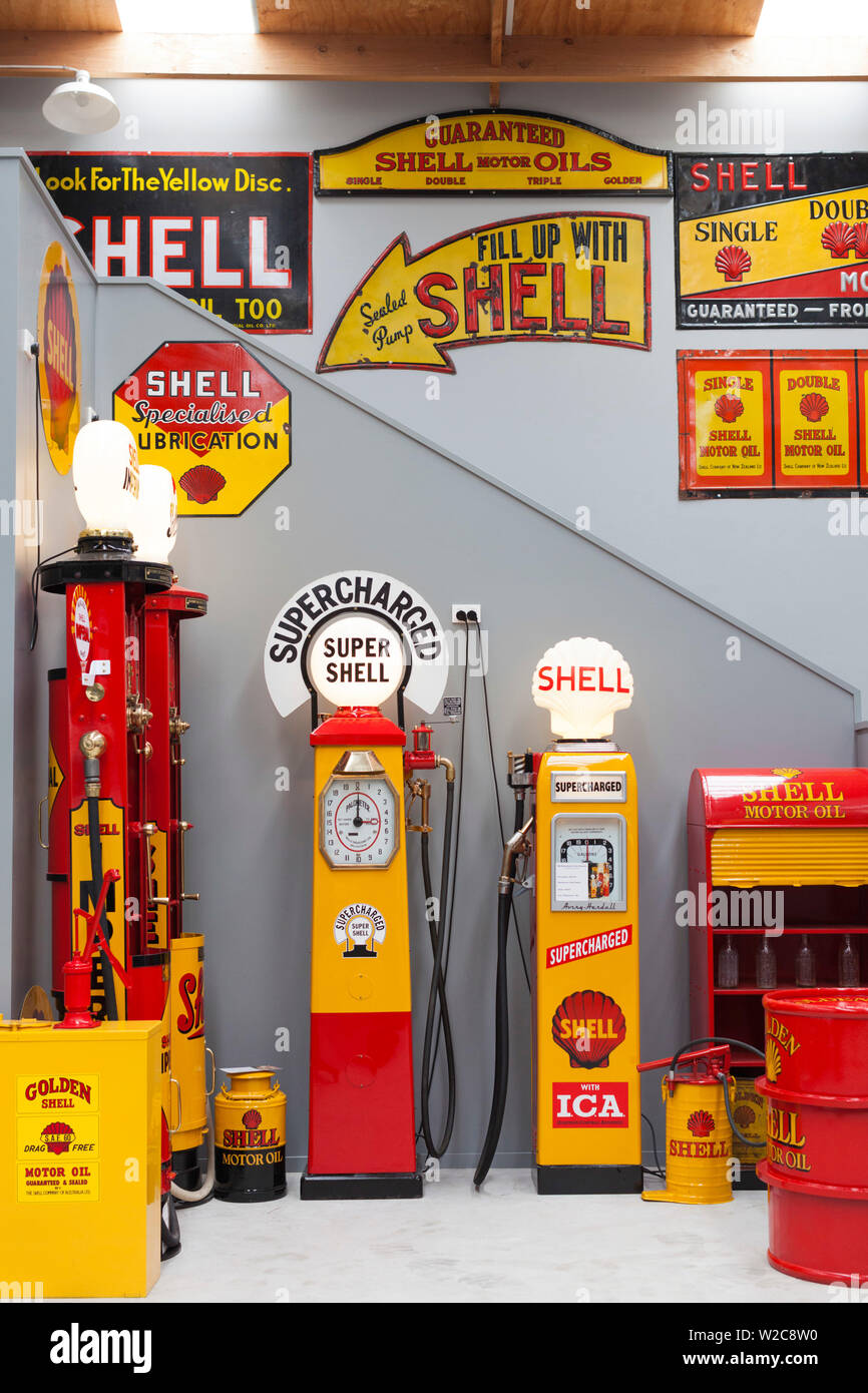 Pump island hi-res stock photography and images - Alamy