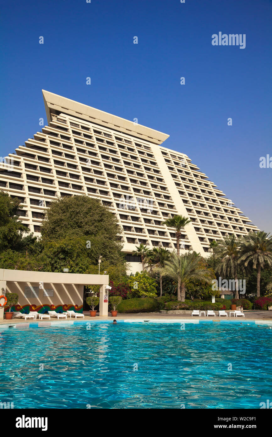 Qatar, Doha, West Bay, Swimming pool at Sheraton Doha Resort ...