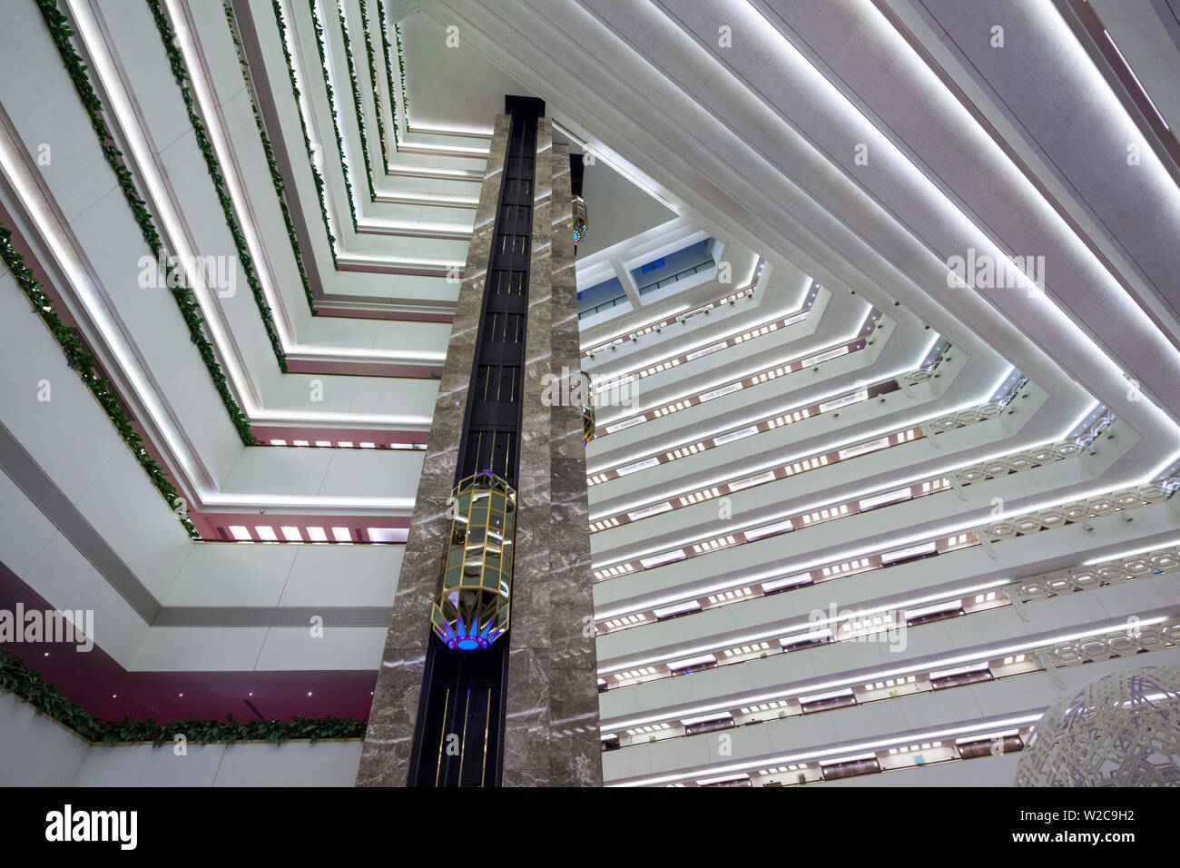 Qatar, Doha, interior of the Sheraton Doha Hotel Stock Photo - Alamy