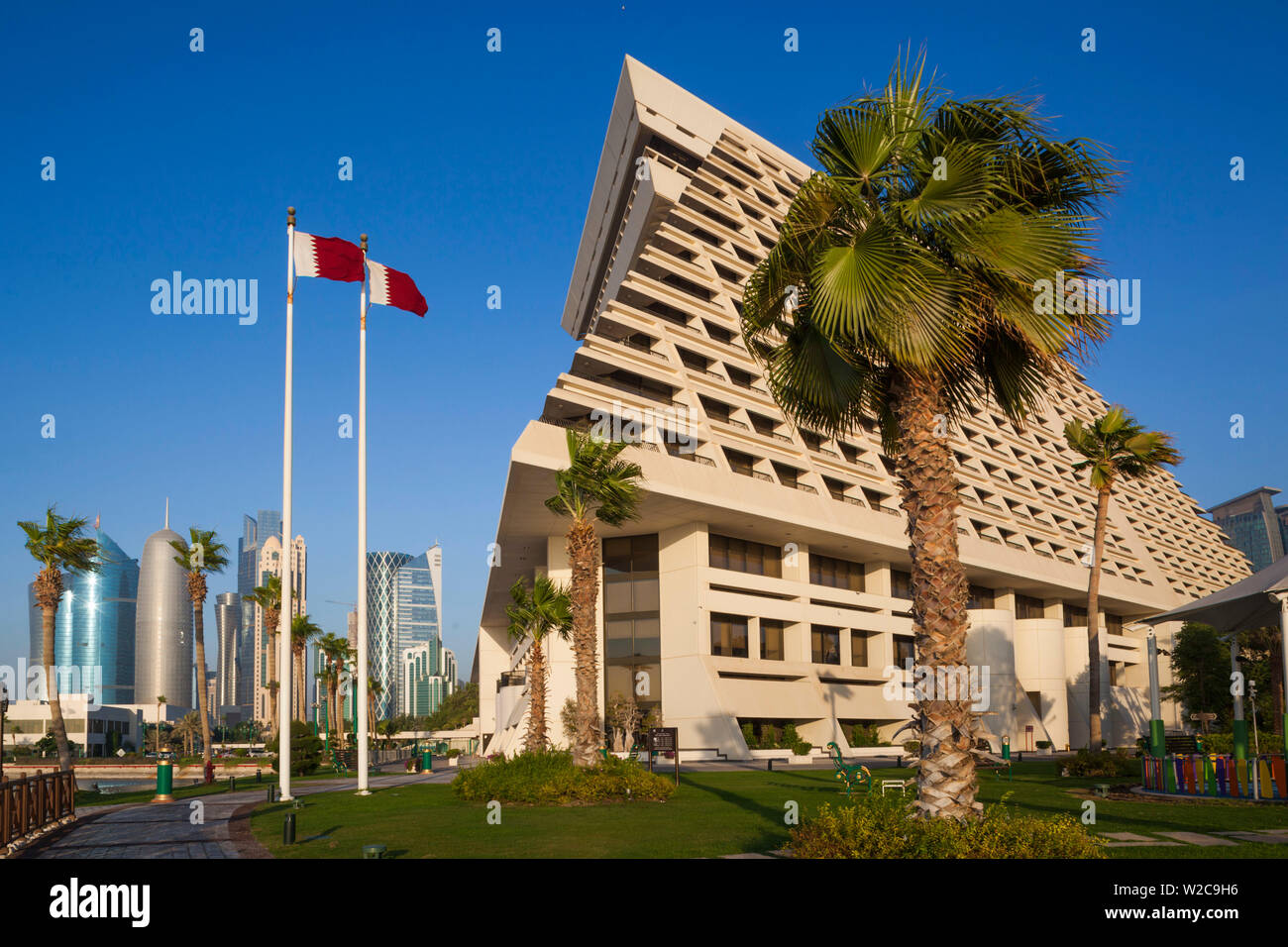 Qatar, Doha, Sheraton Doha Hotel, exterior with West Bay skyline Stock ...