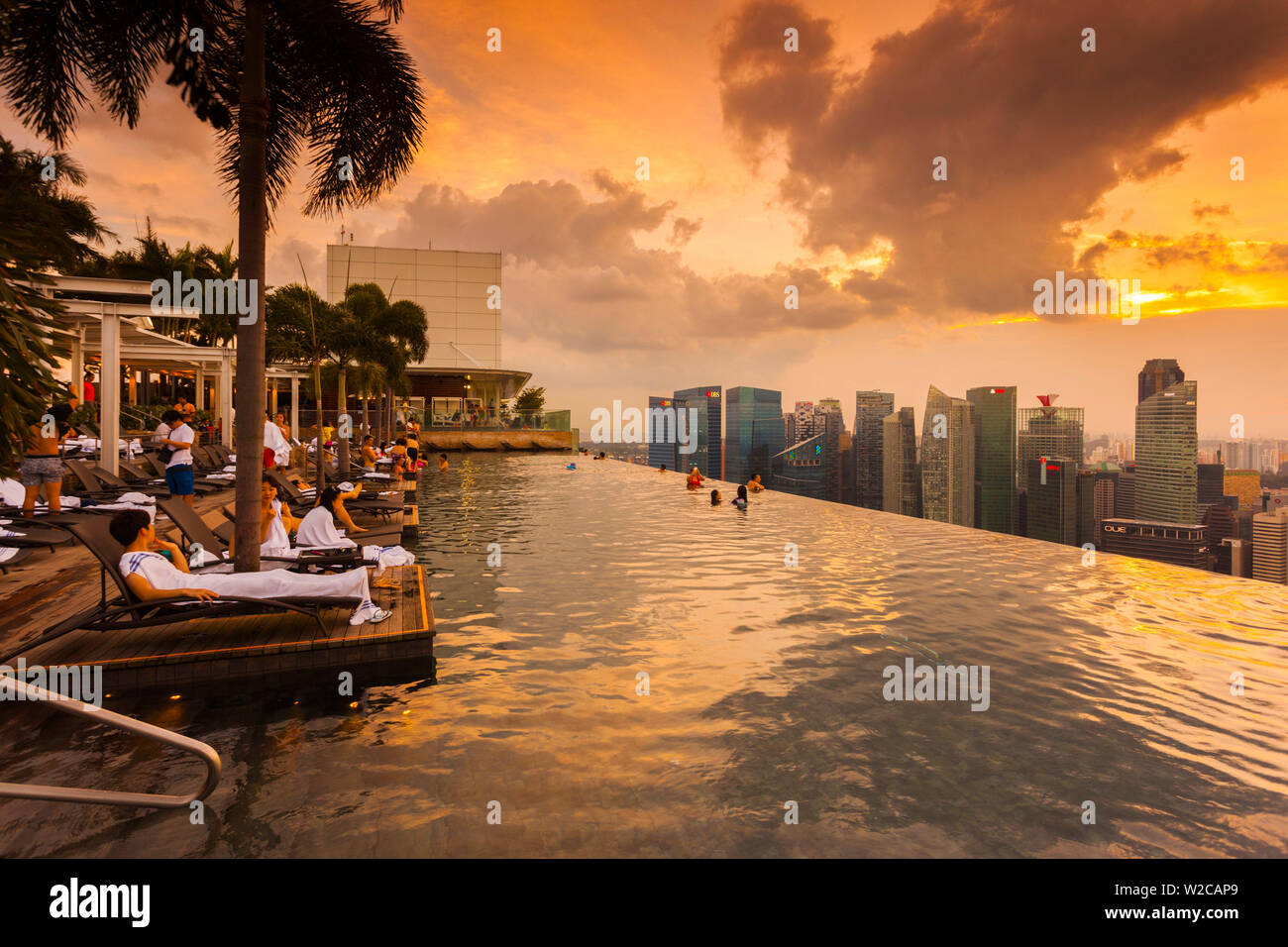 Singapore, Marina Bay Sands Hotel, rooftop swimming pool, dusk Stock ...