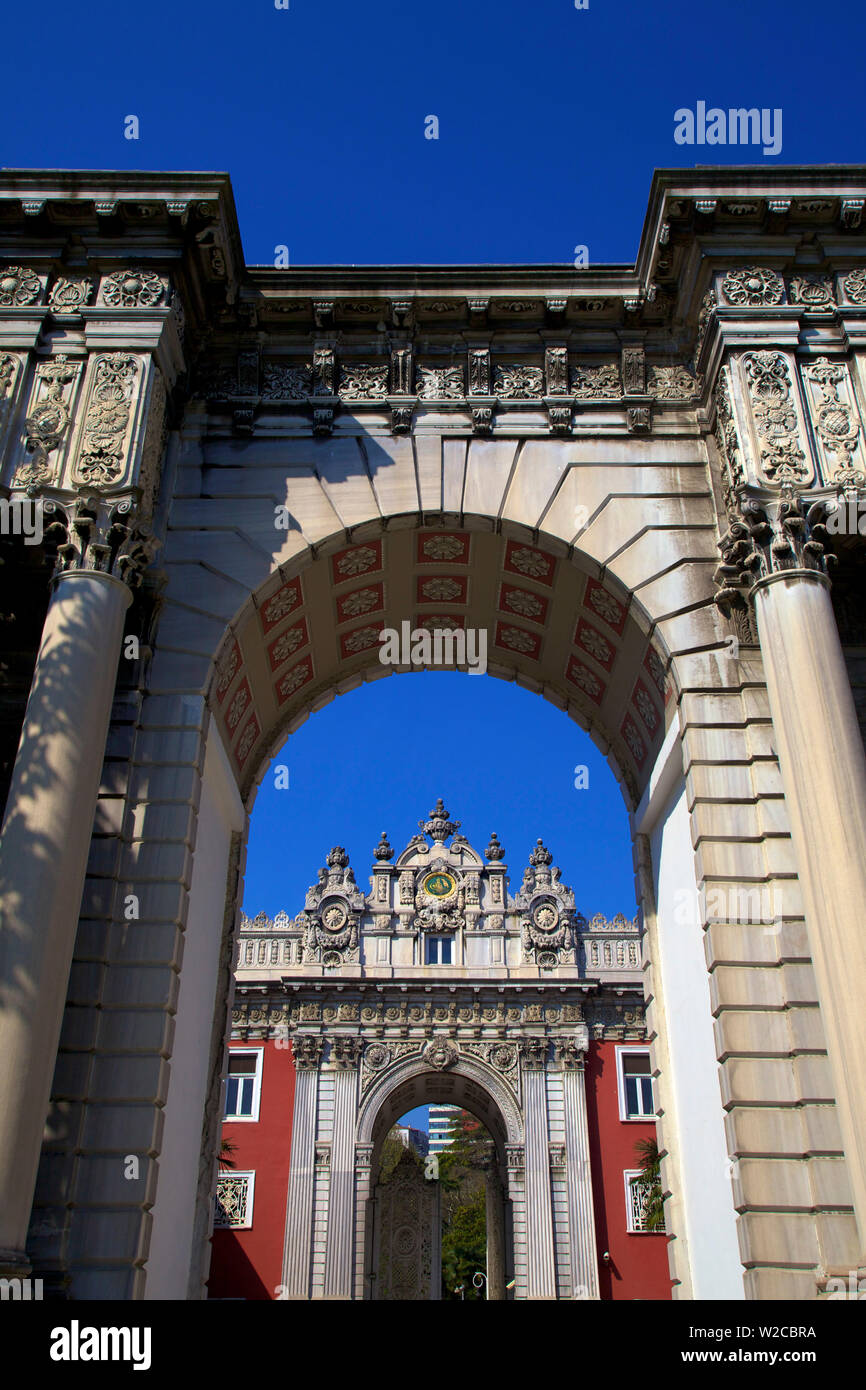Palace main gate hi-res stock photography and images - Alamy