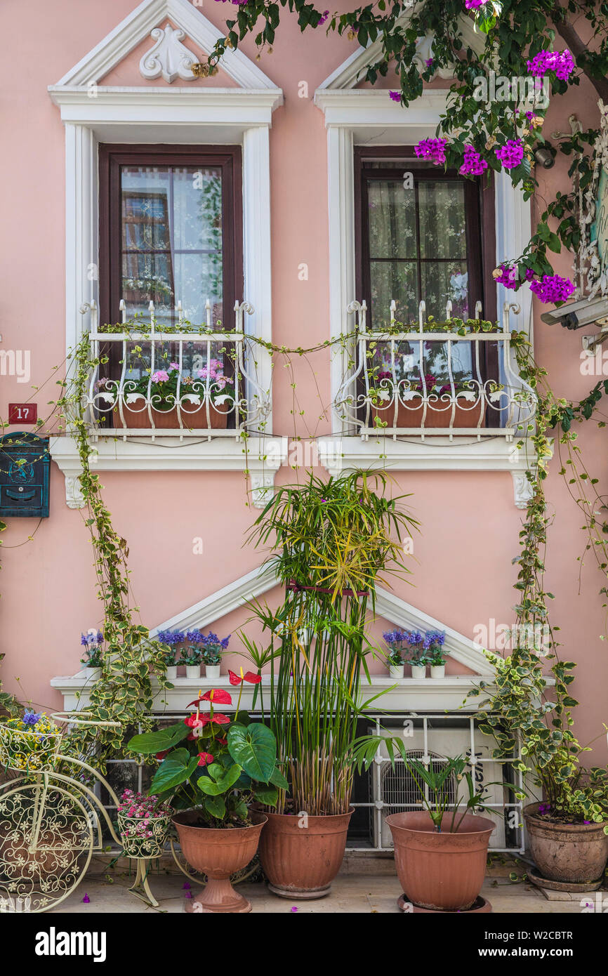 Turkey, Istanbul, Sultanahmet, Old houses Stock Photo - Alamy