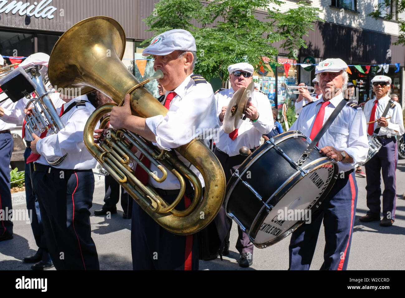 Musicians from marching band hi-res stock photography and images - Alamy