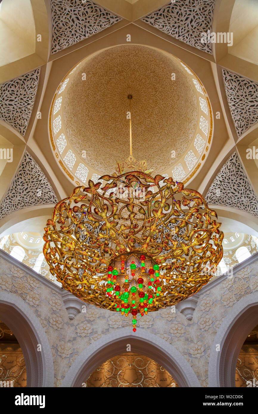 United Arab Emirates, Abu Dhabi, Sheikh Zayed Grand Mosque, Interior of ...