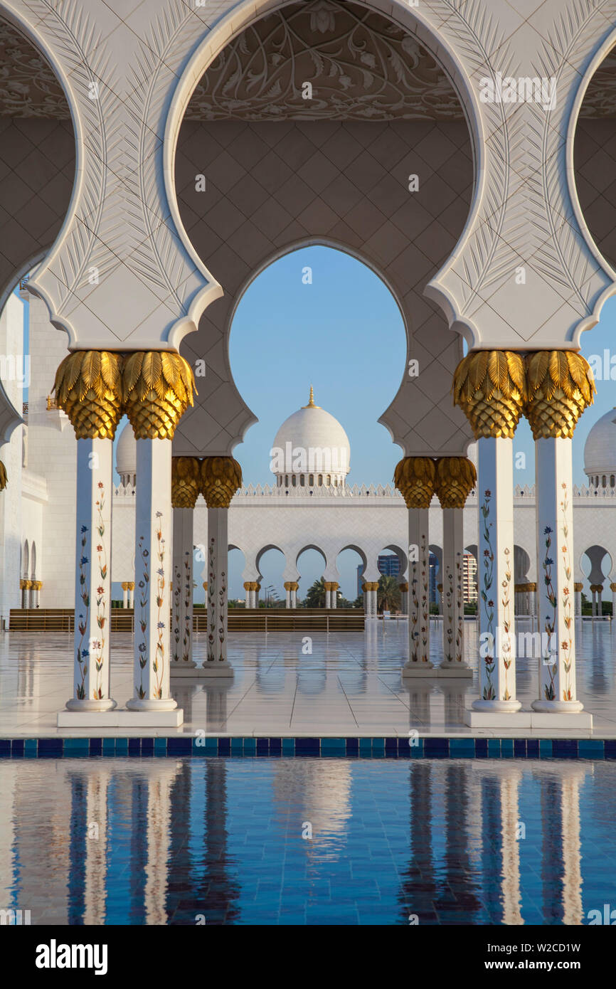 United Arab Emirates, Abu Dhabi, Sheikh Zayed Grand Mosque, Gilded ...