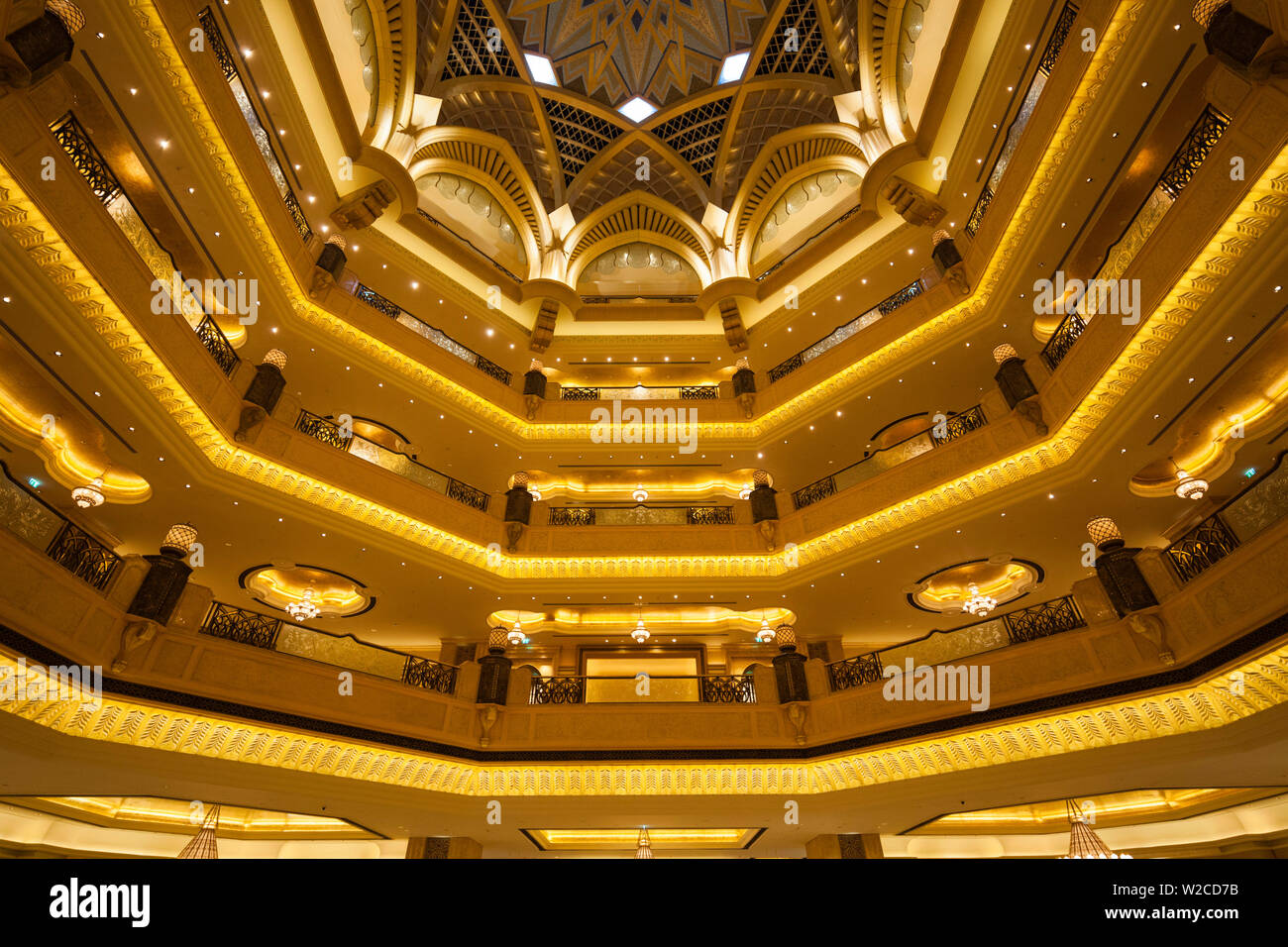 Interior emirates palace abu dhabi hi-res stock photography and images ...