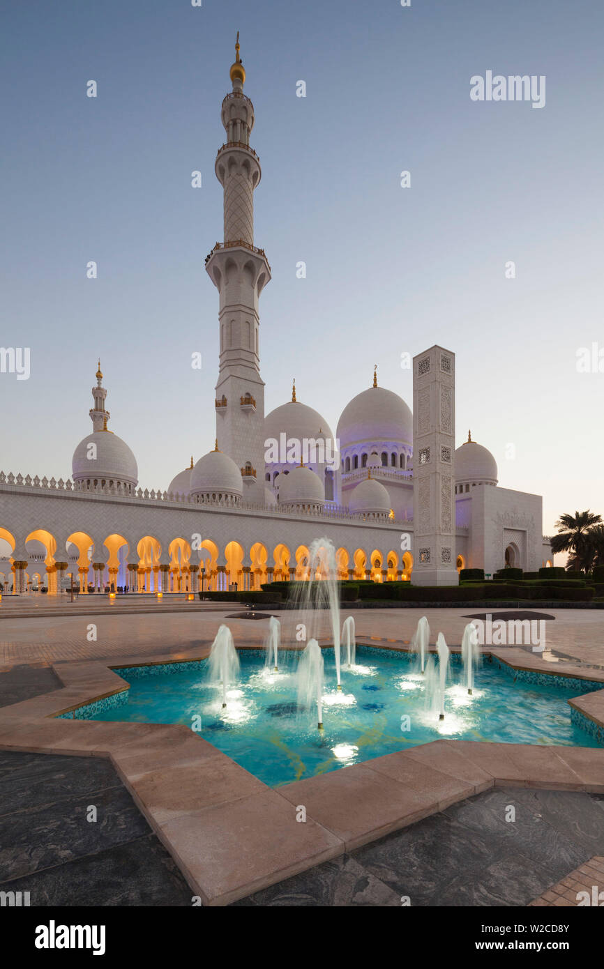 UAE, Abu Dhabi, Sheikh Zayed bin Sultan Mosque, exterior, dusk Stock ...