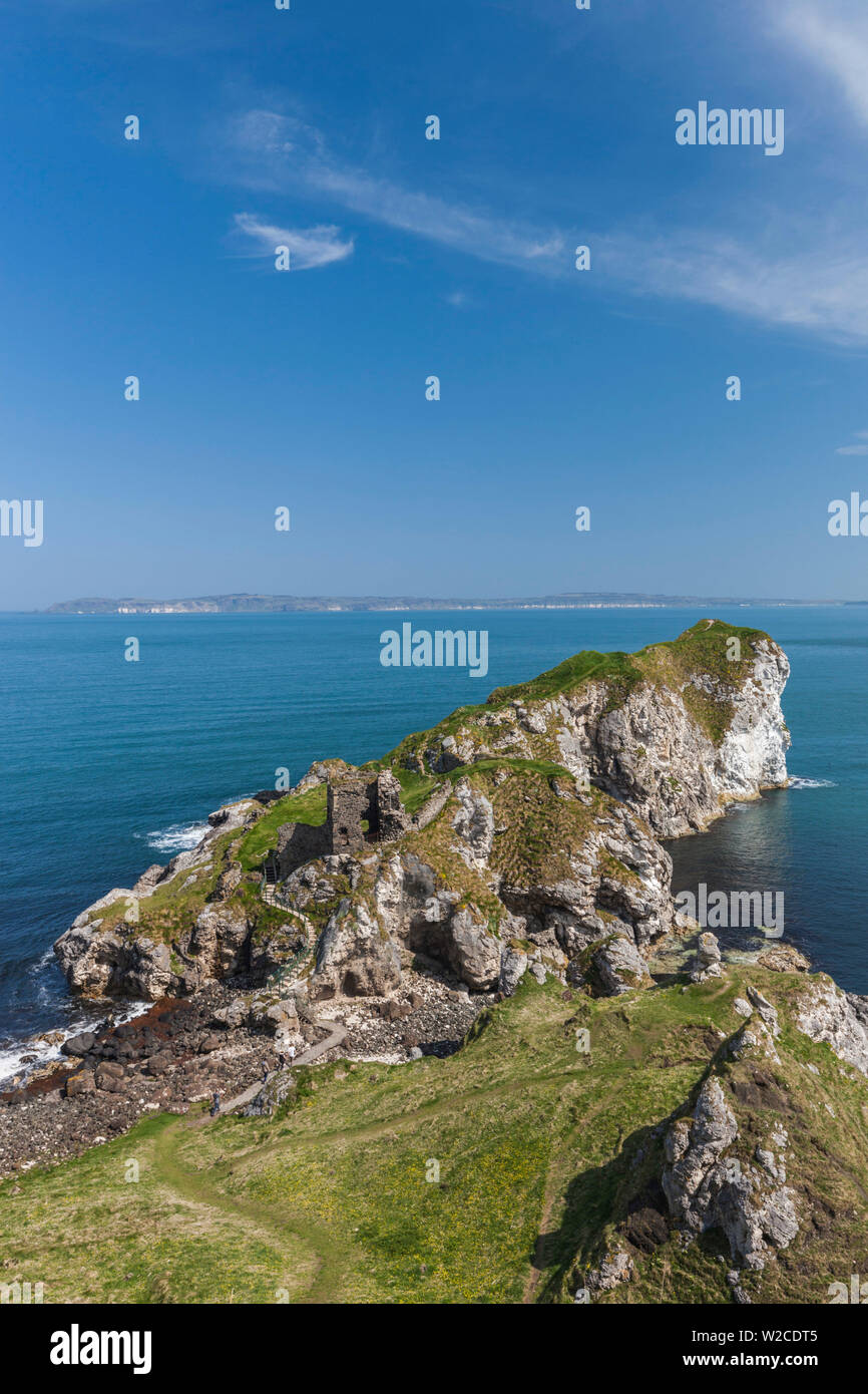 UK, Northern Ireland, County Antrim, Ballycastle, ruins of Kinbane ...