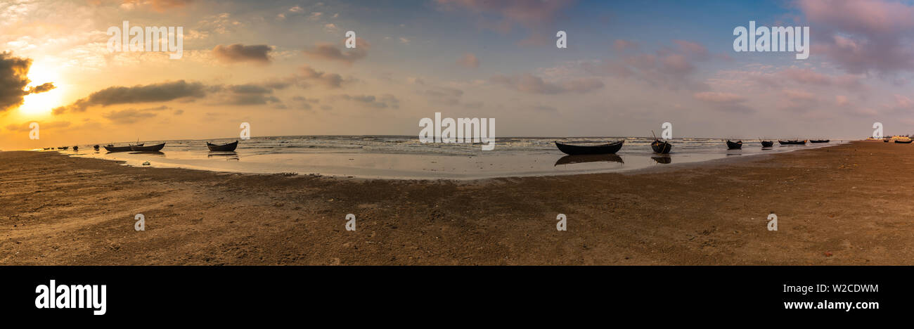 Panoramic landscape of Digha Beach with Anchored wooden boats Stock ...