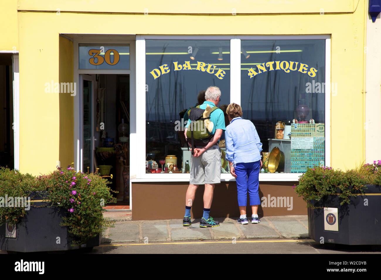 De La Rue Antique Shop, St. Peter Port, Guernsey, Channel Islands Stock ...