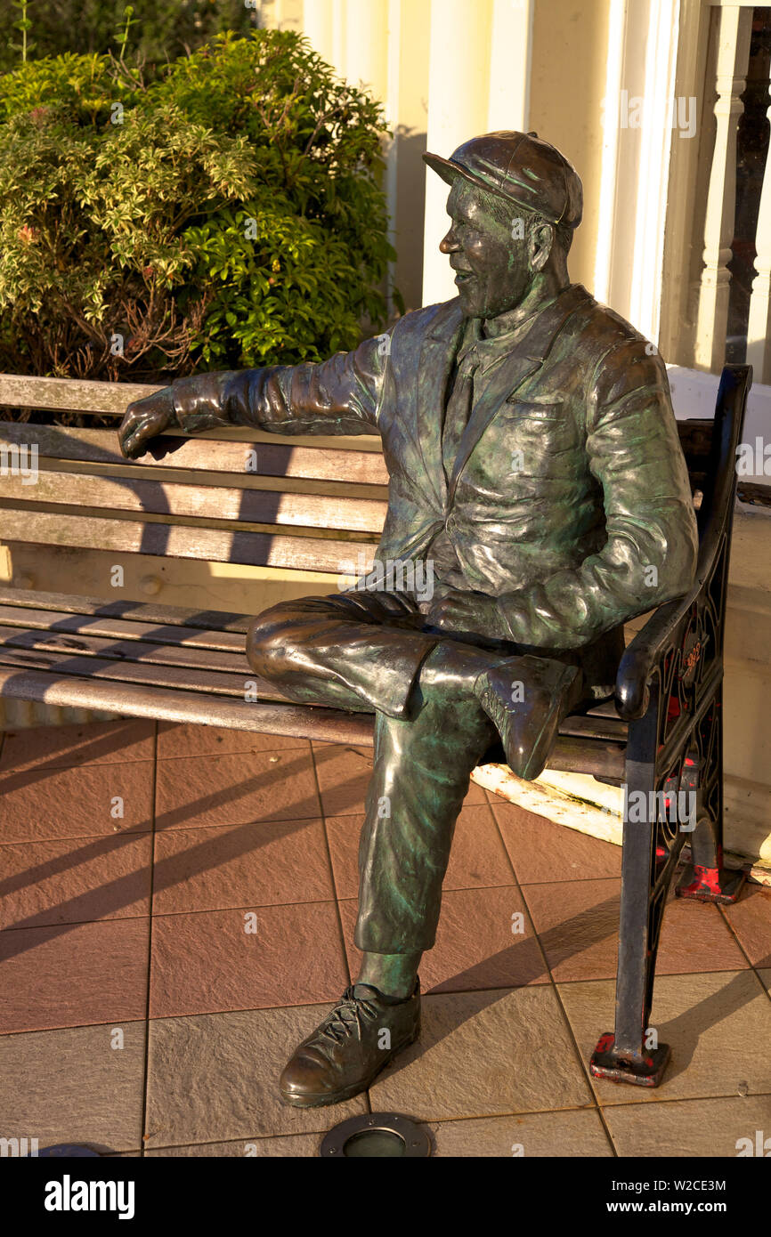 Sir norman wisdom hi-res stock photography and images - Alamy