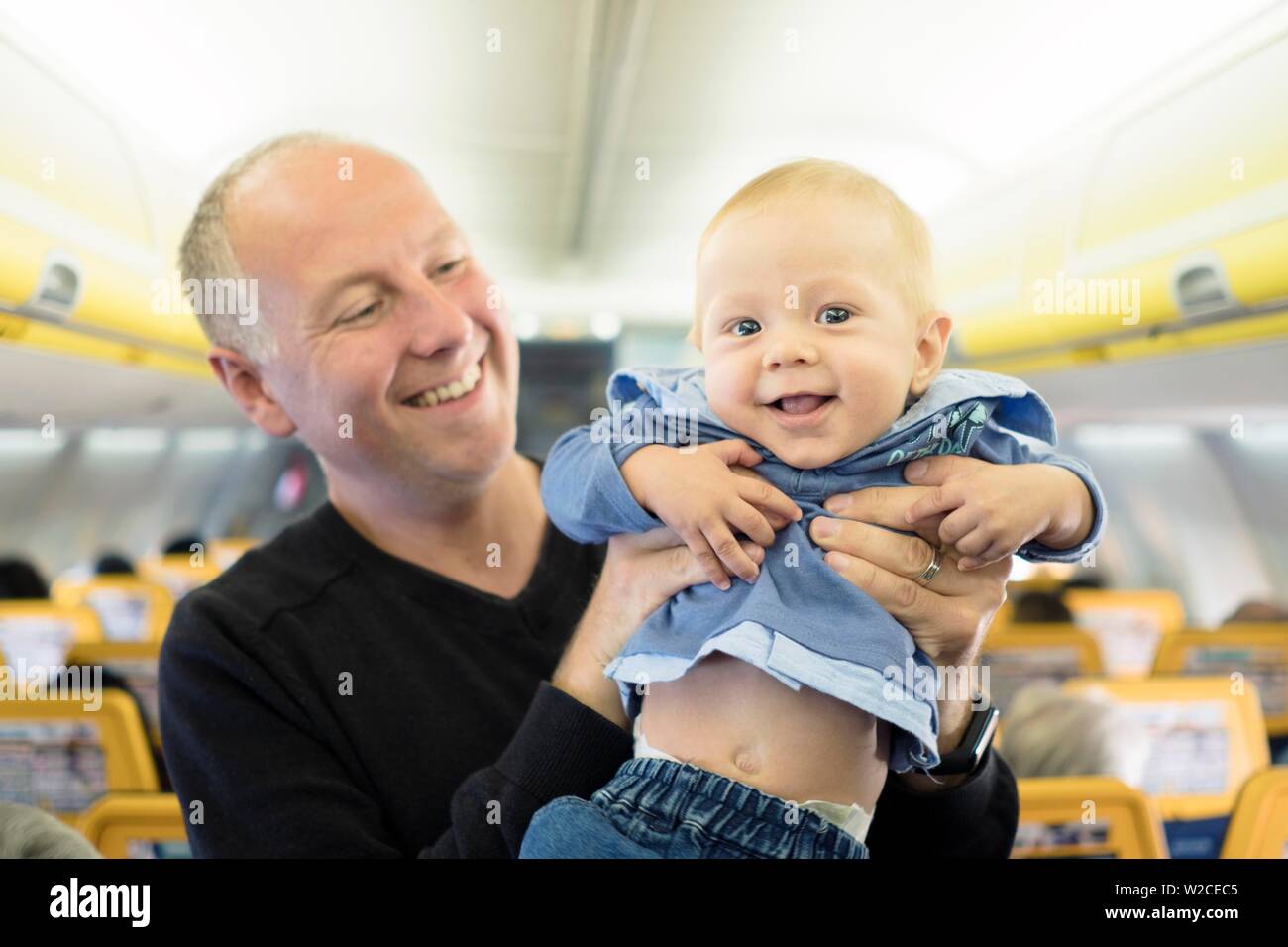 Airplane standing hi-res stock photography and images - Alamy