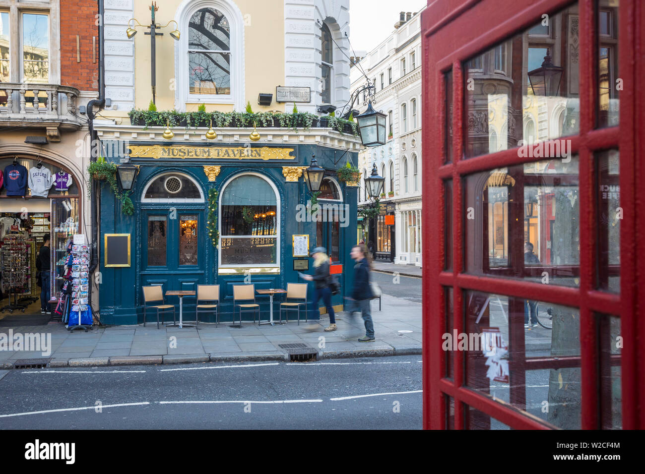 Pub with telephone box hi-res stock photography and images - Alamy