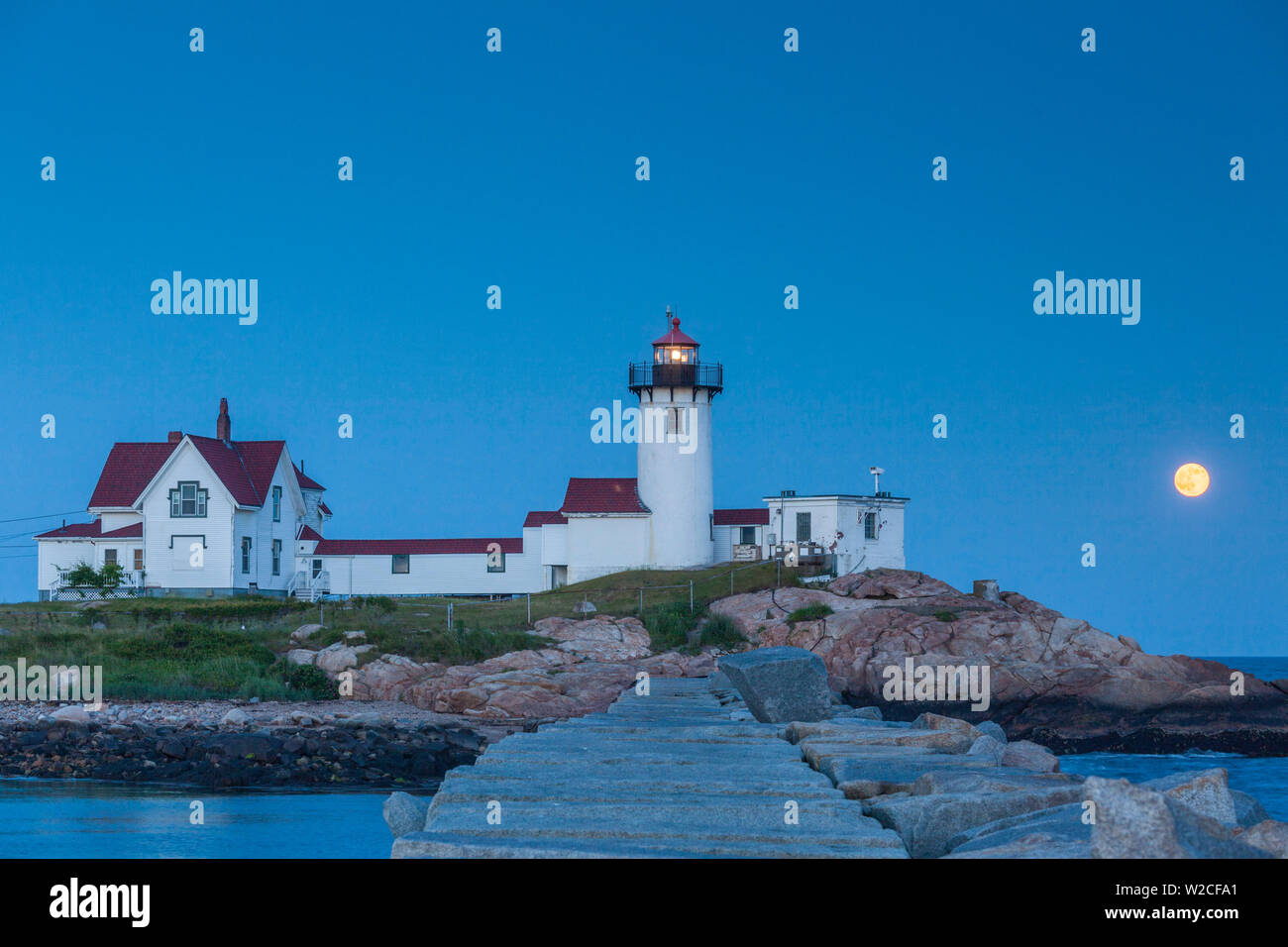 USA, Massachusetts, Cape Ann, Gloucester, Eastern Point LIghthouse with ...