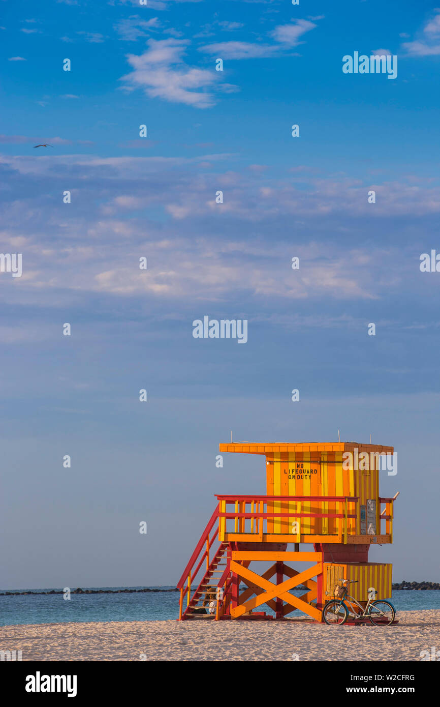Lifeguards stations hi-res stock photography and images - Alamy