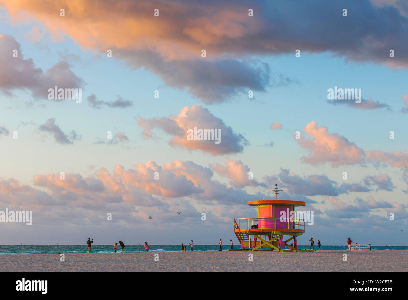 Lifeguards stations hi-res stock photography and images - Alamy