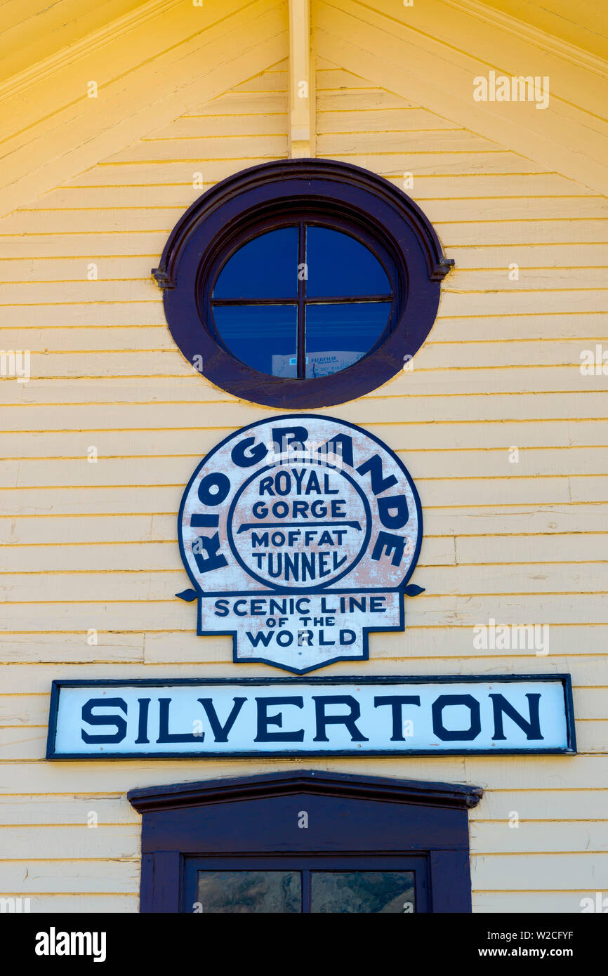 Railroad signs hi-res stock photography and images - Alamy