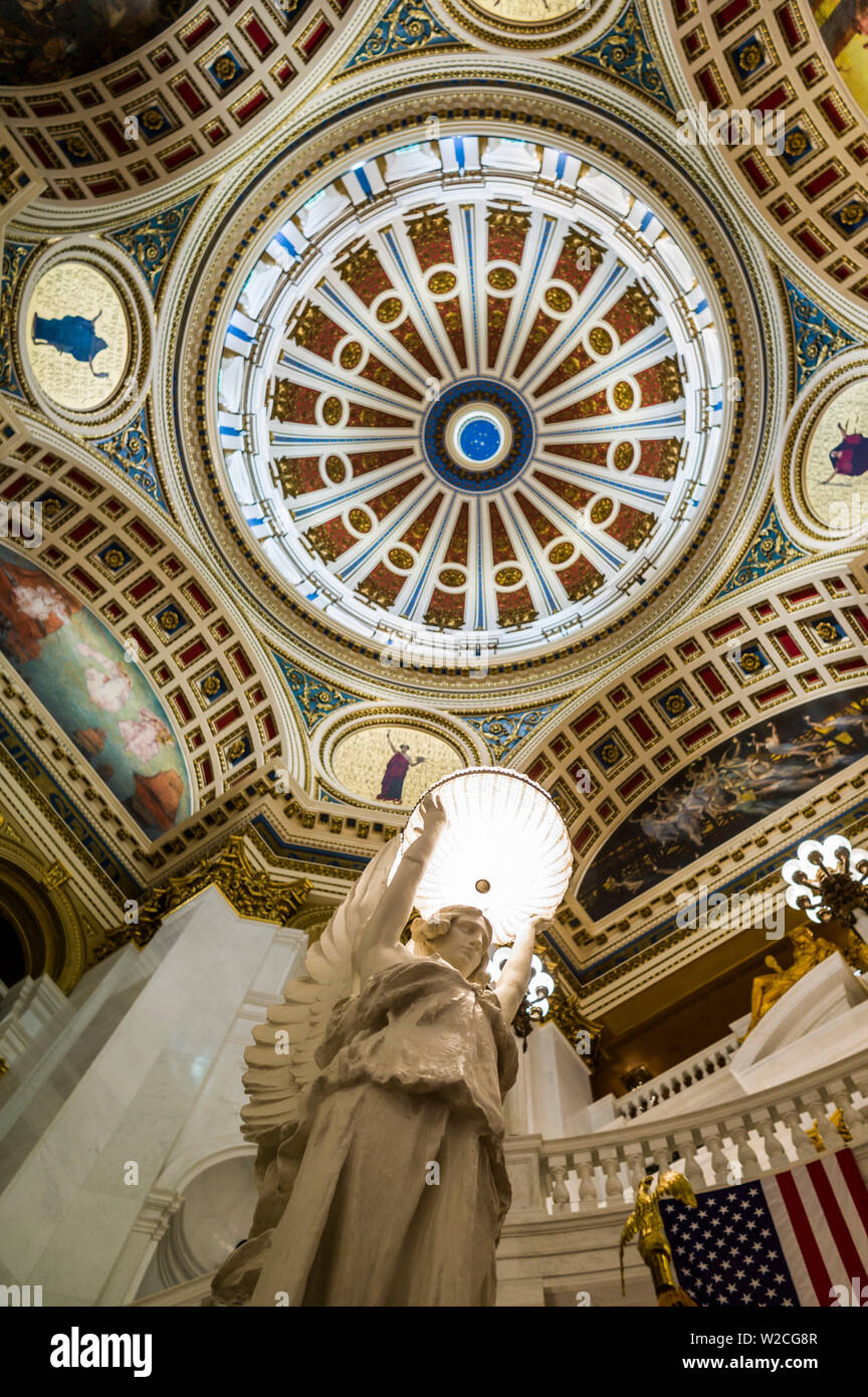 USA, Pennsylvania, Harrisburg, Pennsylvania State Capitol, rotunda ...