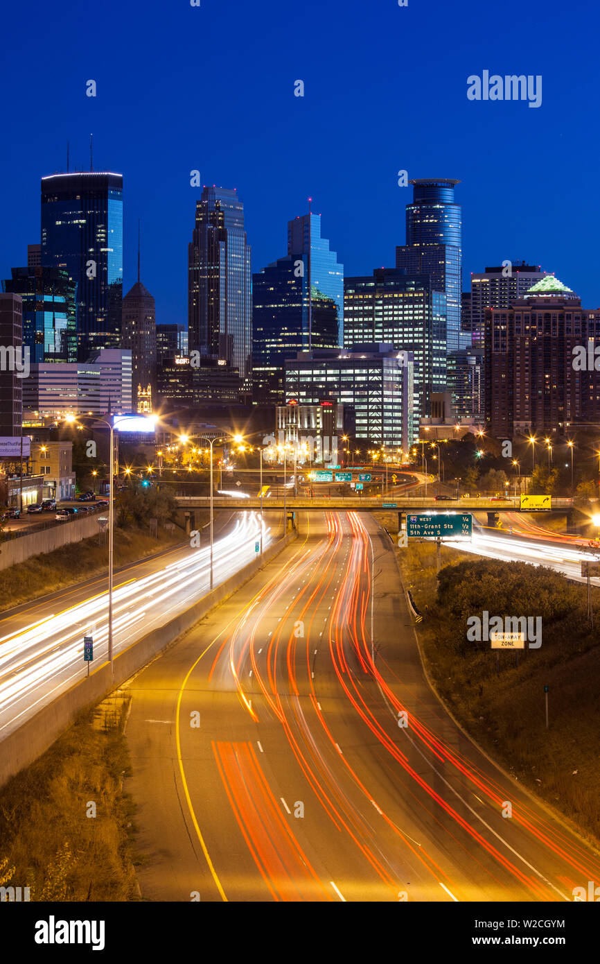 Highway minneapolis skyline hi-res stock photography and images - Alamy