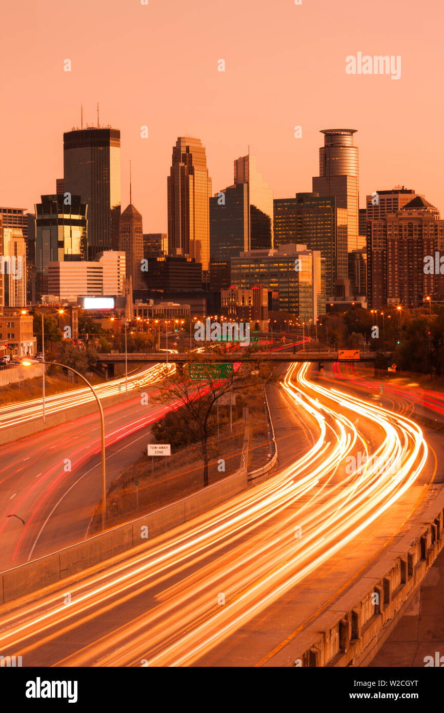 City skyline from interstate highway i 35w hi-res stock photography and ...