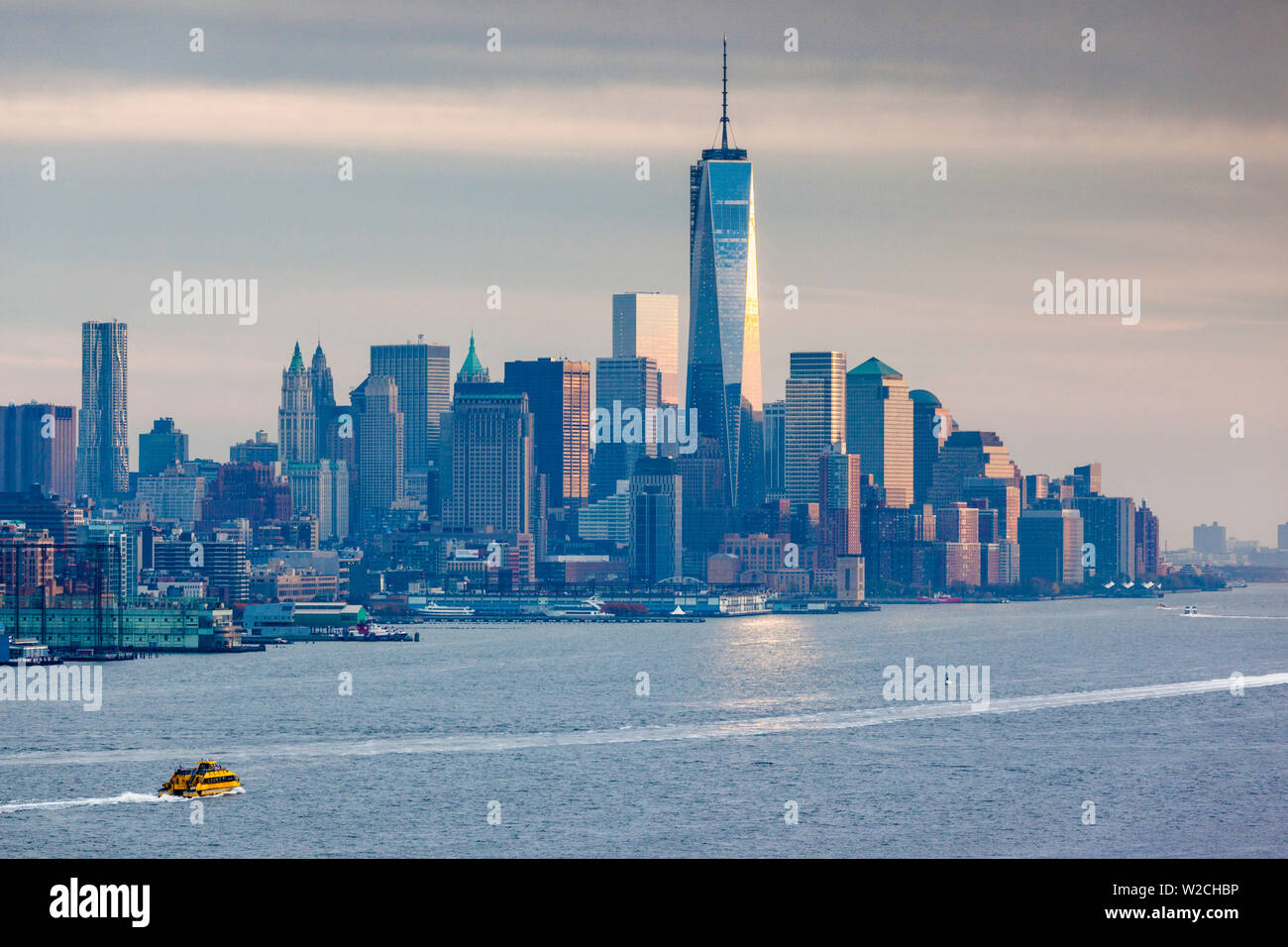 Lower manhattan skylines new hi-res stock photography and images - Alamy