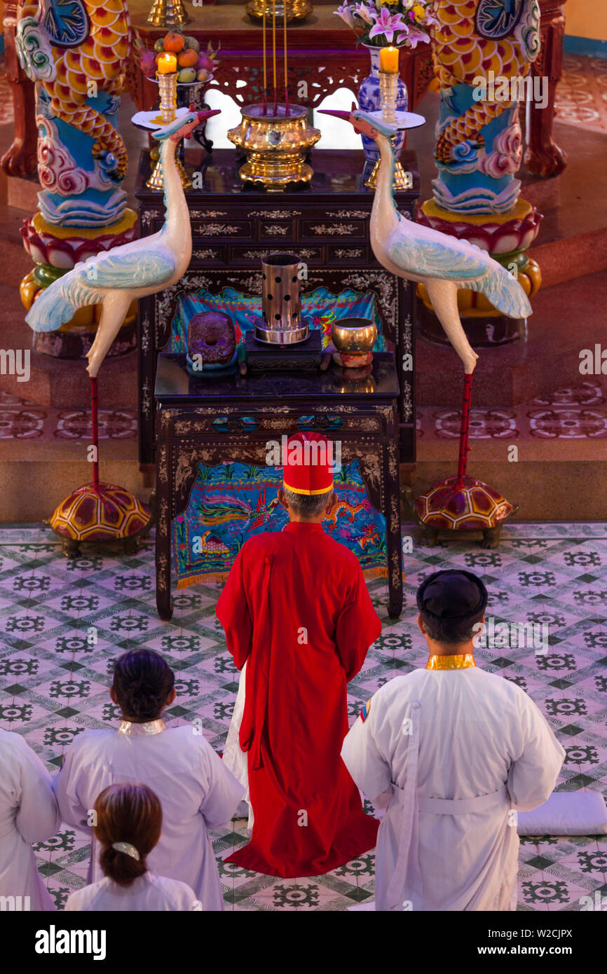 Vietnam cao dai temple hi-res stock photography and images - Alamy