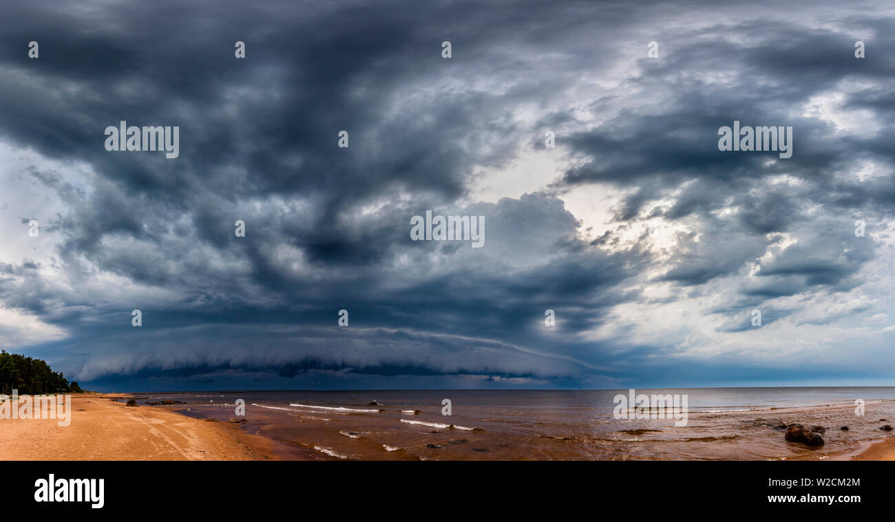 Approaching storm over sea hi-res stock photography and images - Alamy