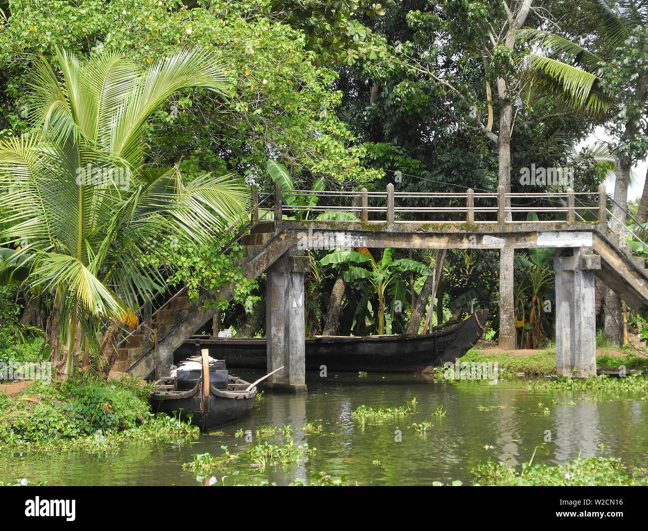 Floating bridge india hi-res stock photography and images - Alamy
