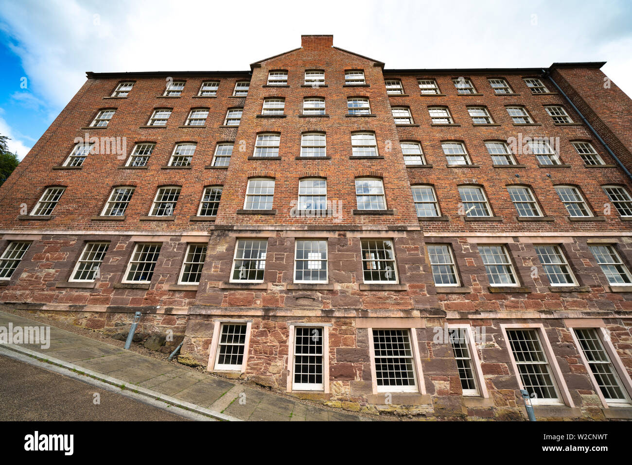 Former mill building buildings hi-res stock photography and images - Alamy