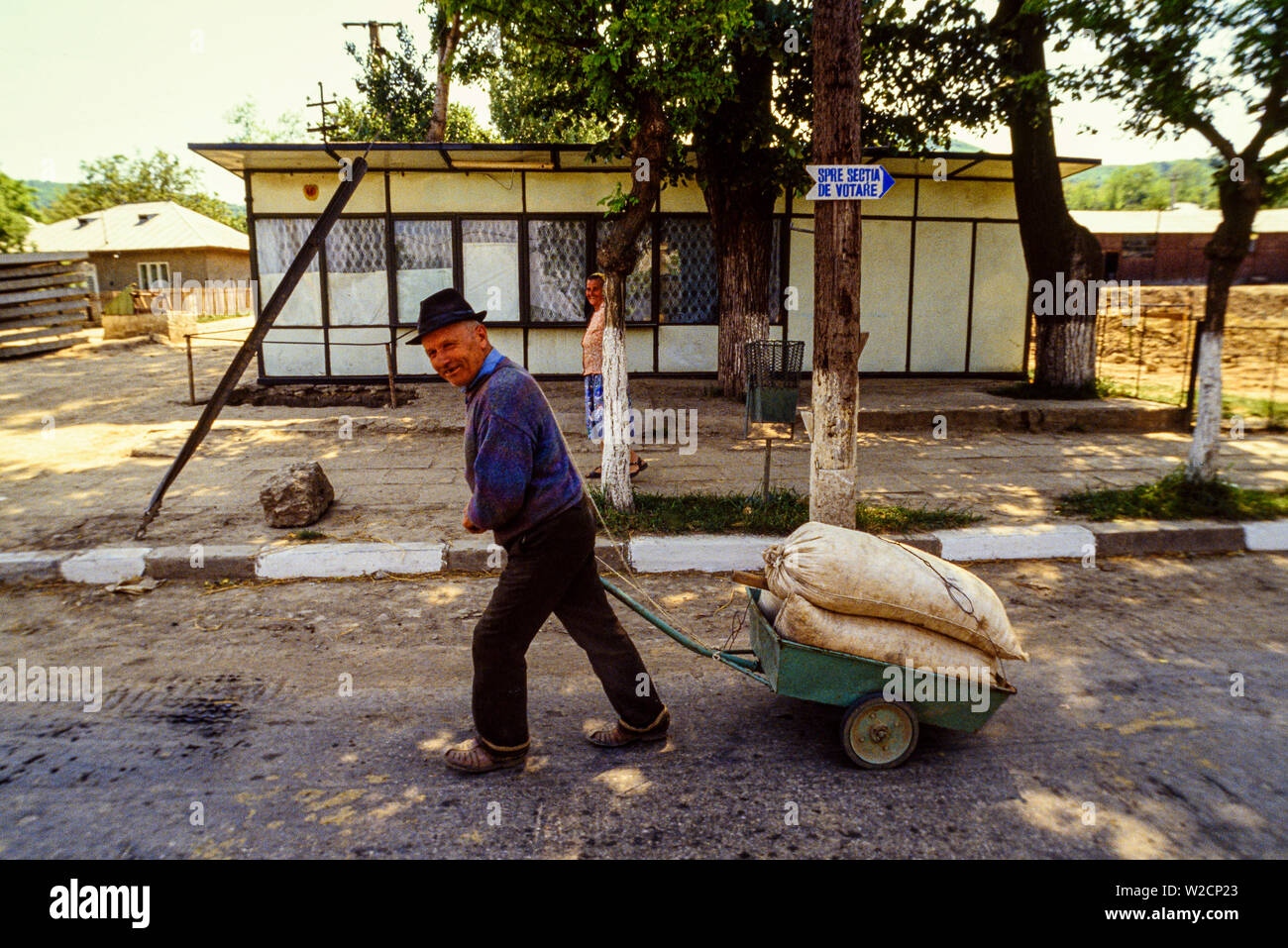Hand pulled cart hi-res stock photography and images - Alamy
