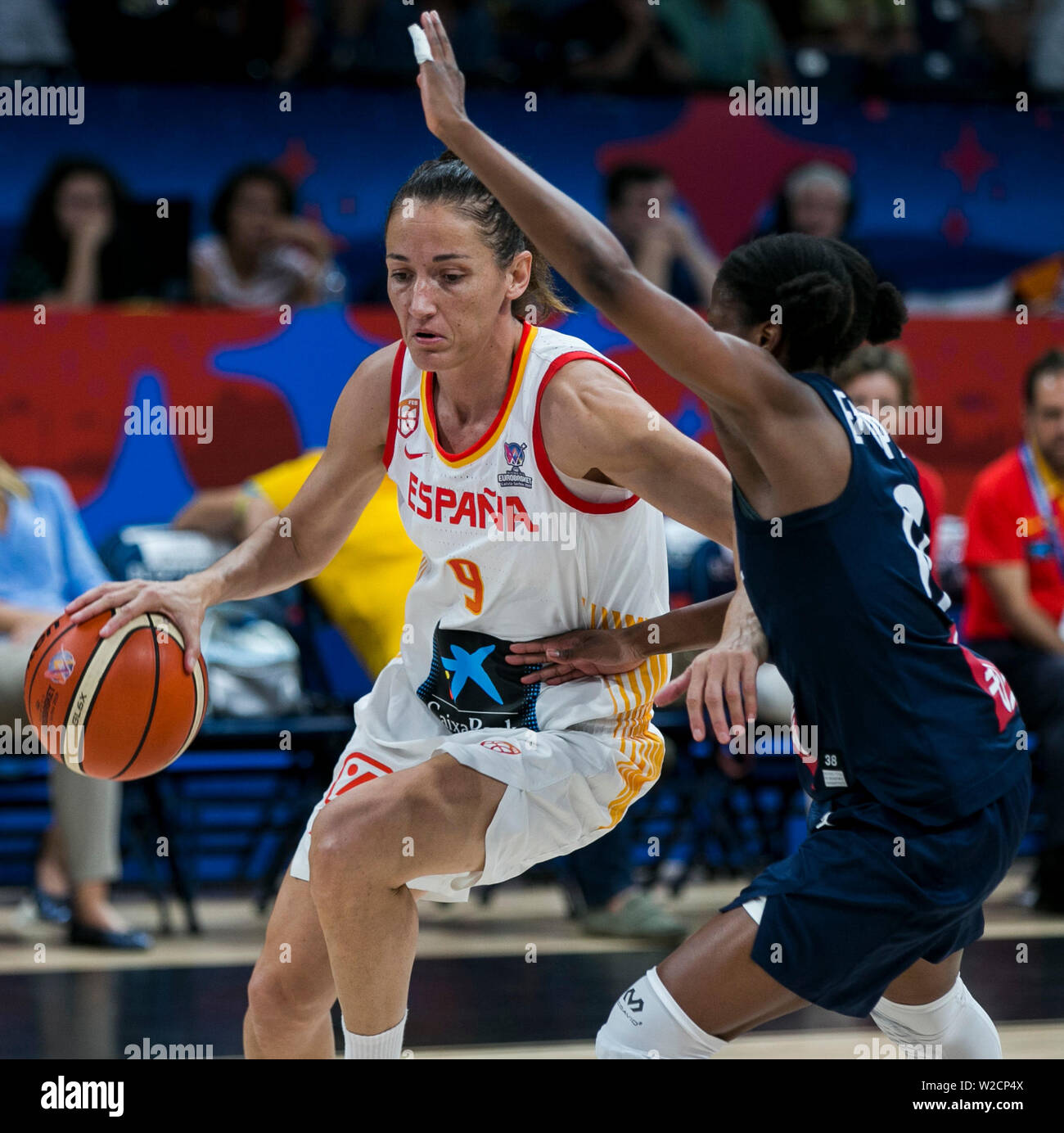 Lala Palau of ESP drives to the basket Stock Photo - Alamy