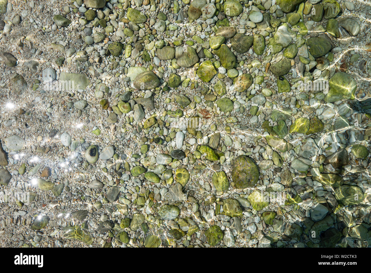 Clear water pebbles hi-res stock photography and images - Alamy