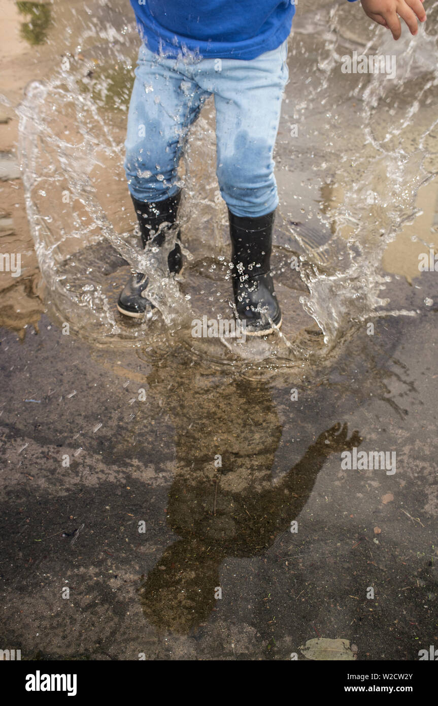 Children boy splash puddle hi-res stock photography and images - Alamy