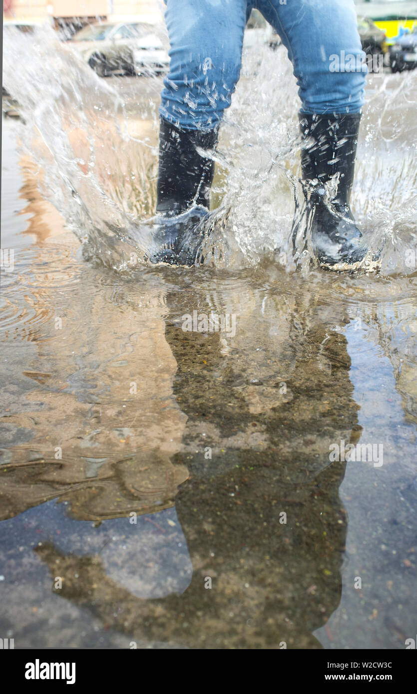 Children boy splash puddle hi-res stock photography and images - Alamy