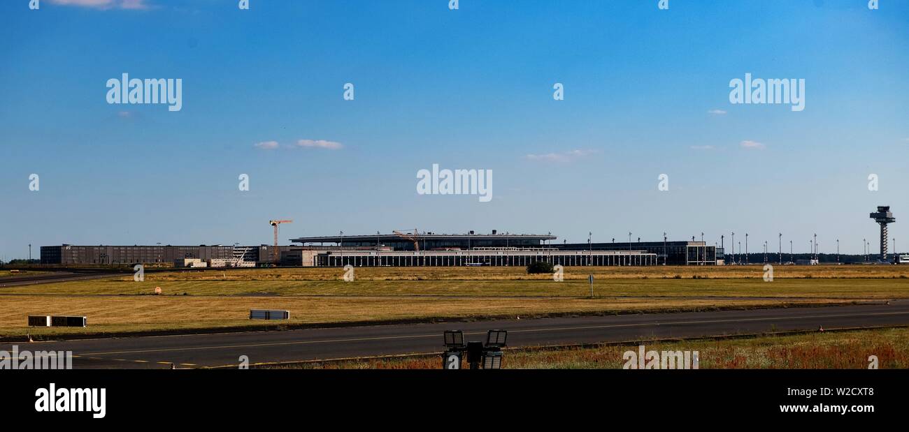 Berlin, Germany. 28th June, 2019. The runway around the terminal of BER ...