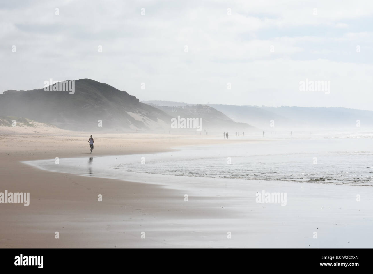 Cloudy beach day photograph hi-res stock photography and images - Alamy