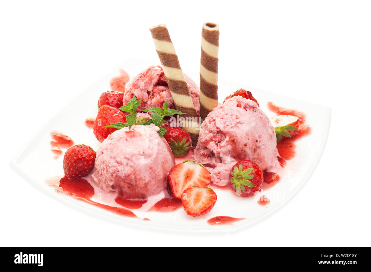 ice cream sundae: Plate of strawberries, strawberry ice cream and ...