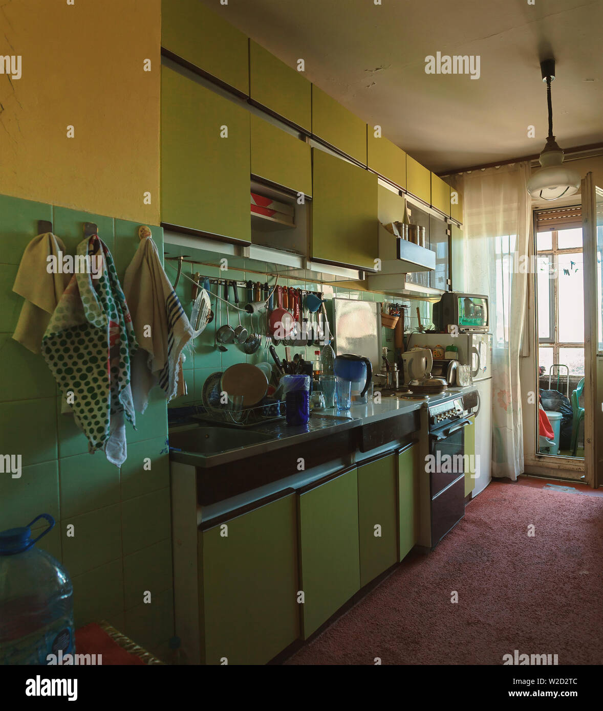 Messy old kitchen hi-res stock photography and images - Alamy