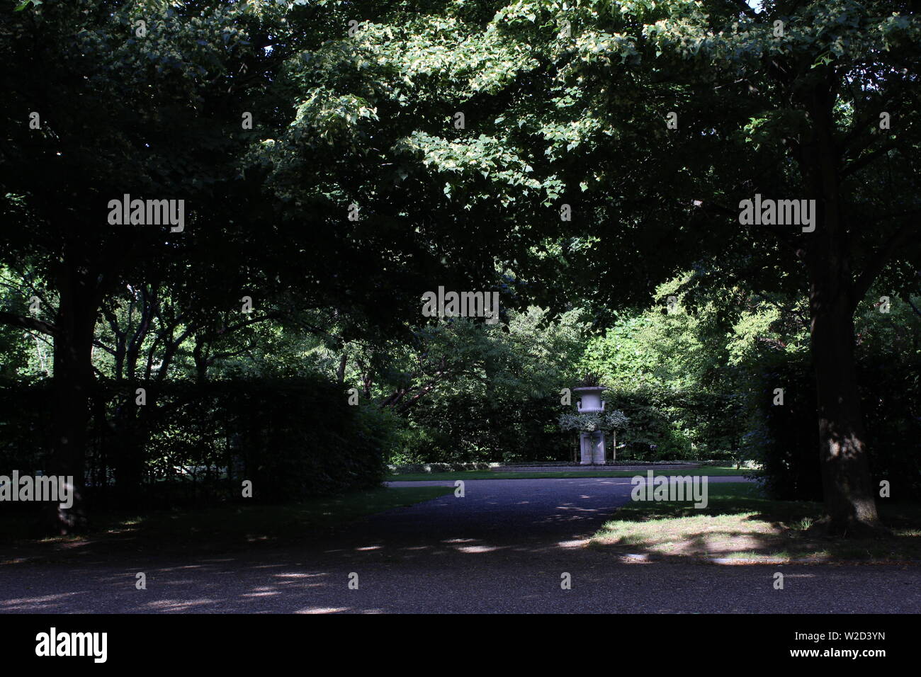 Concrete pathways hi-res stock photography and images - Alamy