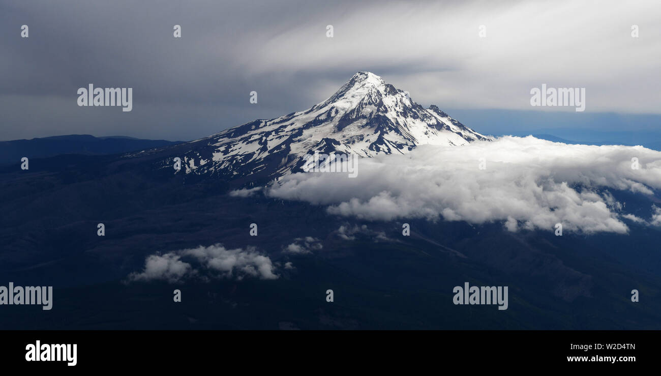 Aerial view of Mount Hood, a volcano in the Cascade Mountains Stock ...