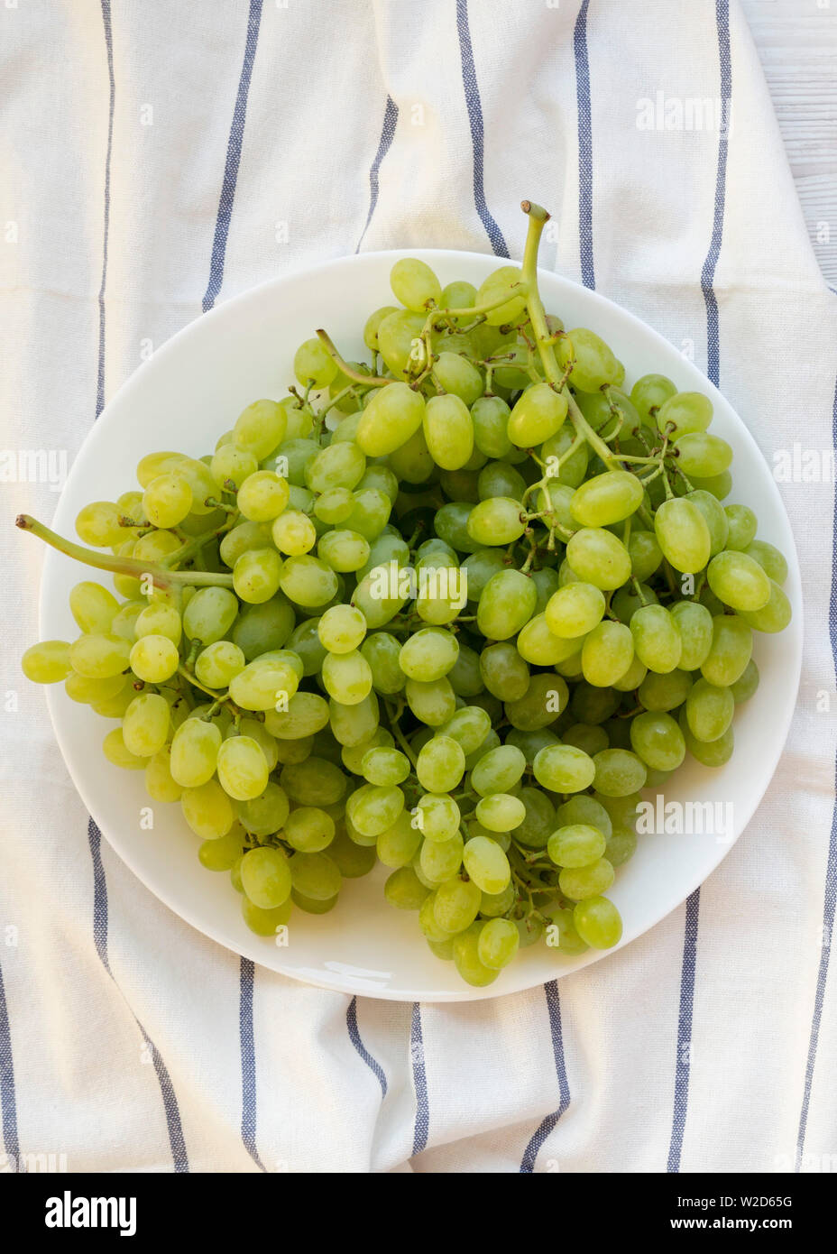 Overhead grapevine hi-res stock photography and images - Alamy