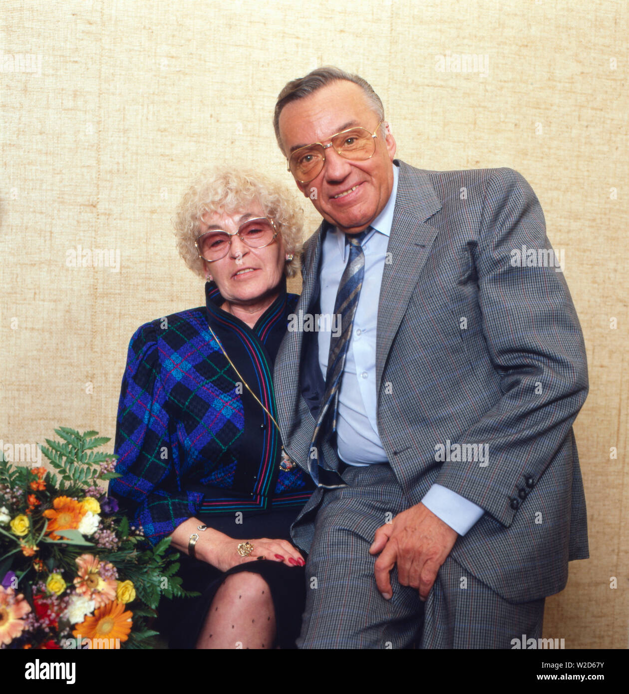 Der deutsche Showmaster und Schauspieler Heinz Schenk posiert mit ...