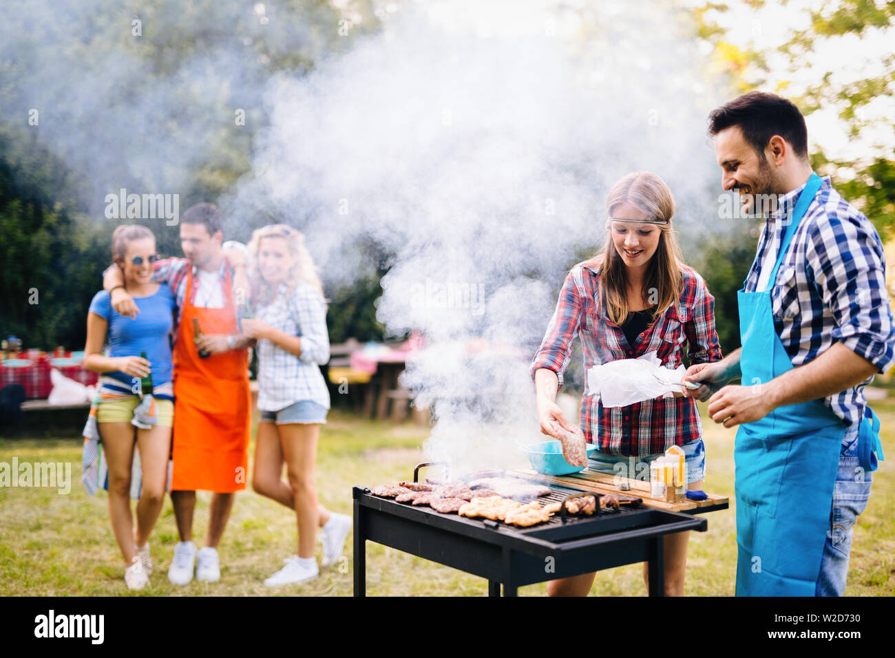 Happy people in nature hi-res stock photography and images - Alamy