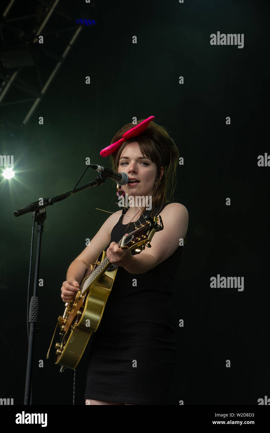 Concert festival artist performer hi-res stock photography and images ...