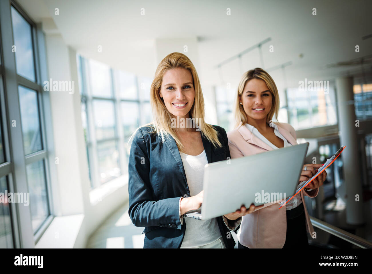 Female sales office hi-res stock photography and images - Alamy