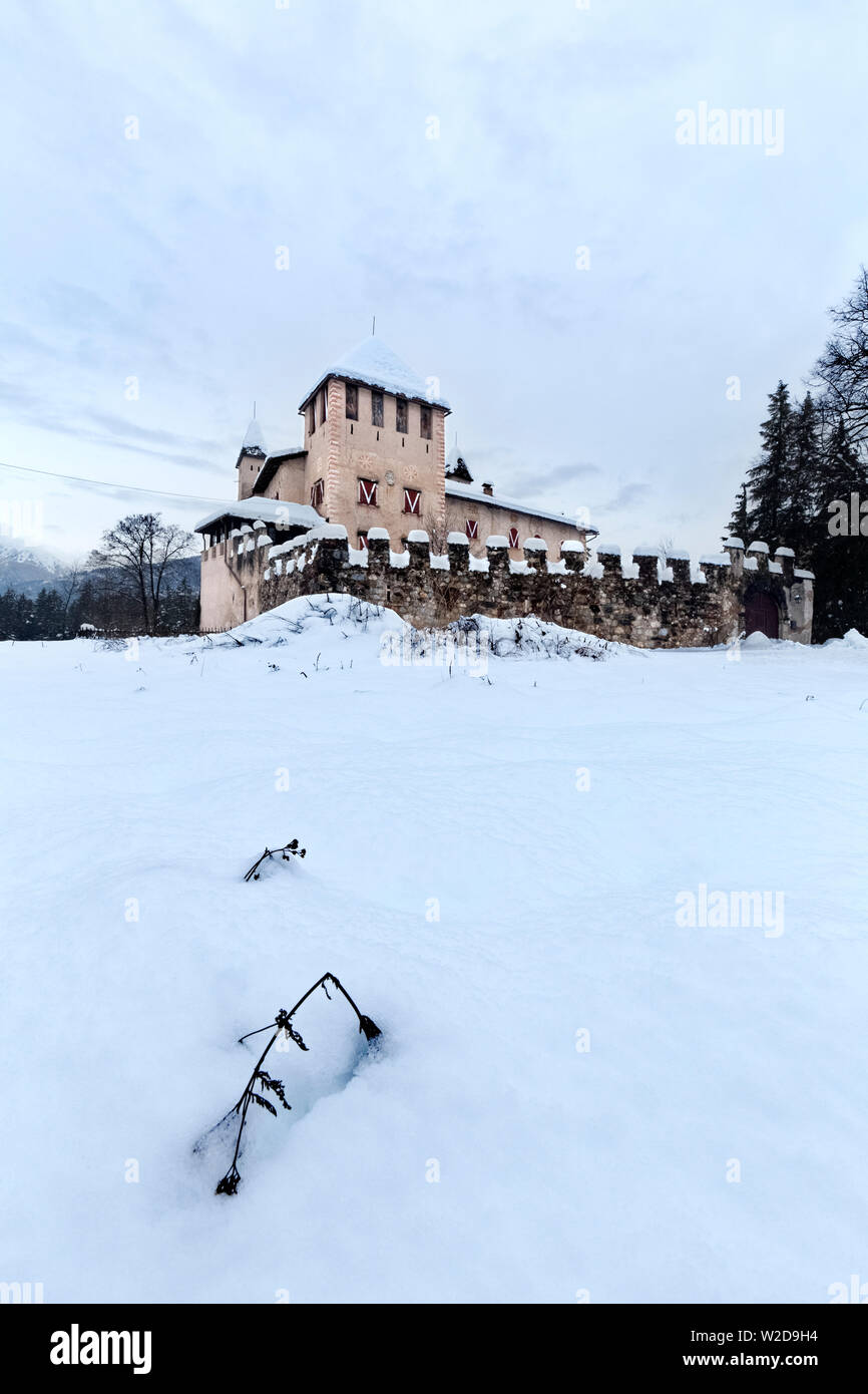 Medieval snow hi-res stock photography and images - Alamy