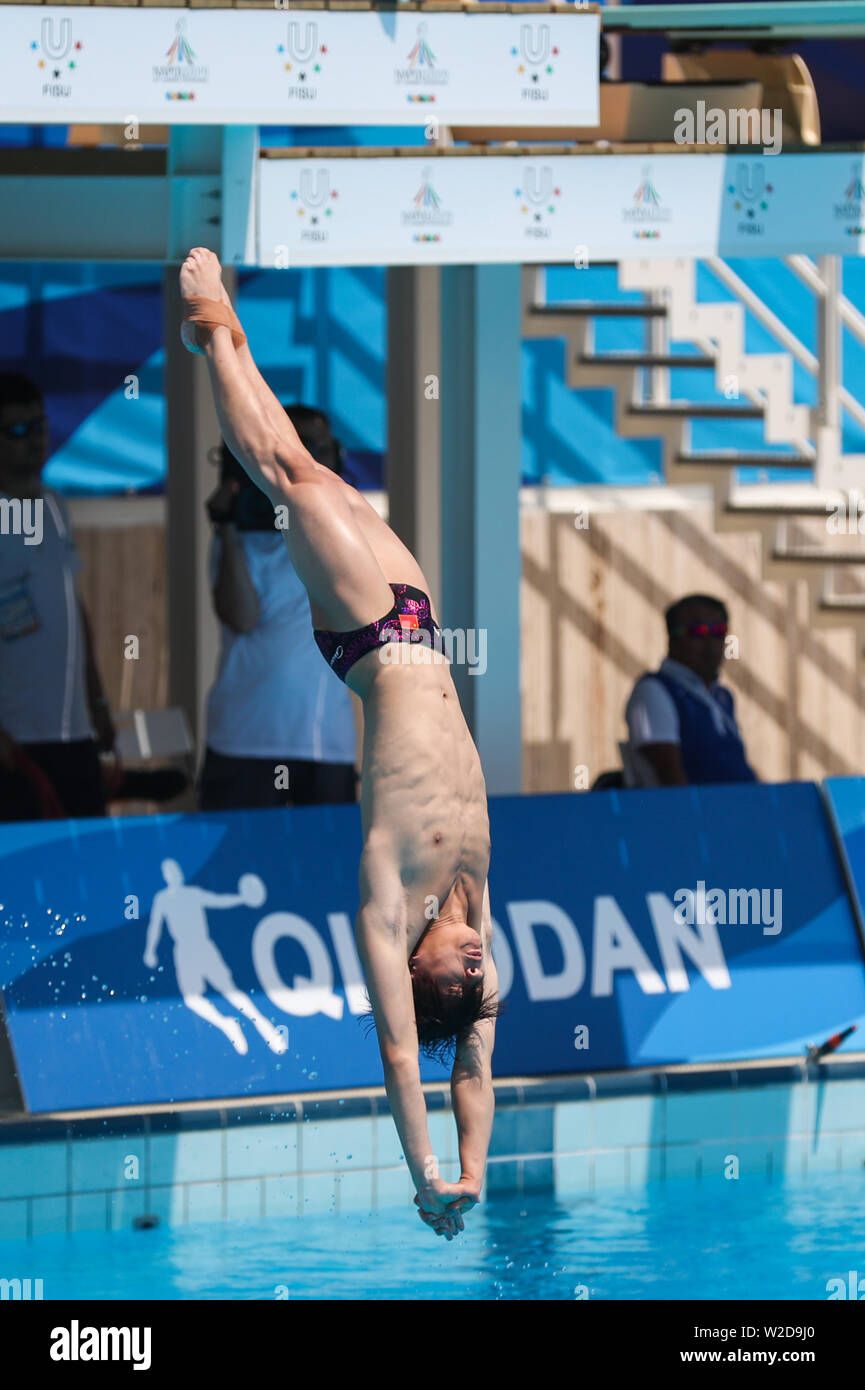 Mens platform diving hi-res stock photography and images - Alamy