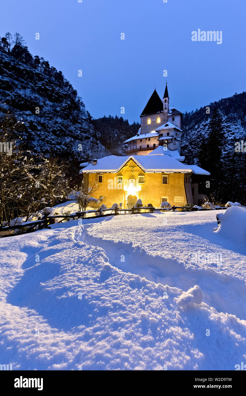 Medieval sanctuary churches hi-res stock photography and images - Alamy